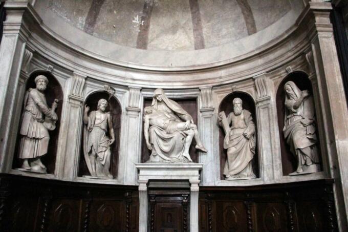 Angels in Adoration: Montorsoli dan Kecanggungan Renaisans